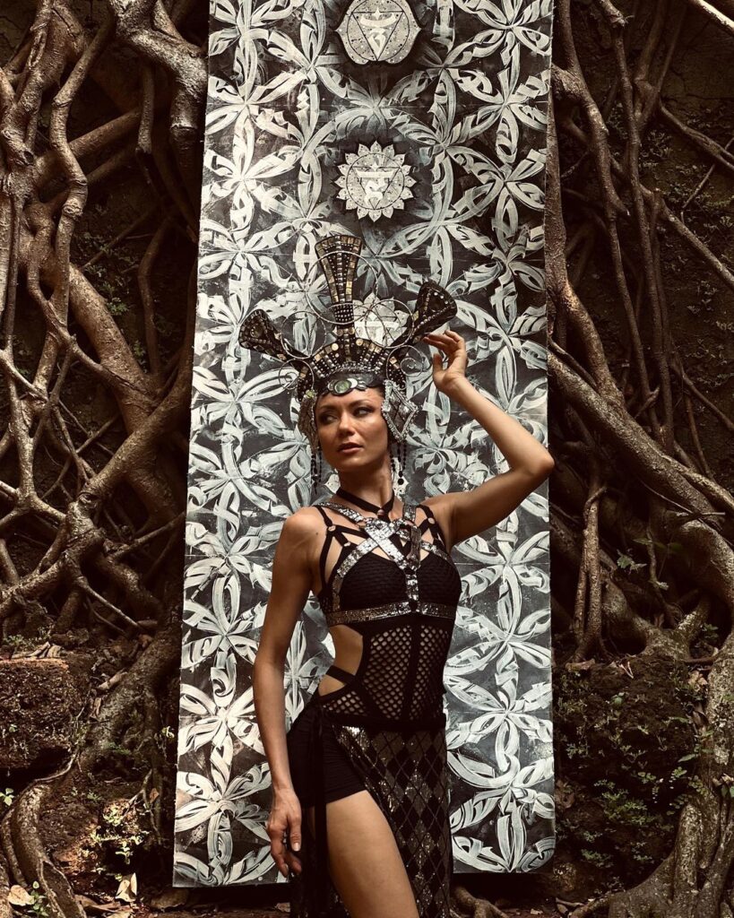 Kaki Singer Makes Waves in Indian-Pop with Empowering New Music Video ...