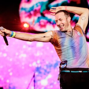 Jennifer Lopez Shows Off Her Legs In 'Smoking' New Photos Amid Divorce ...