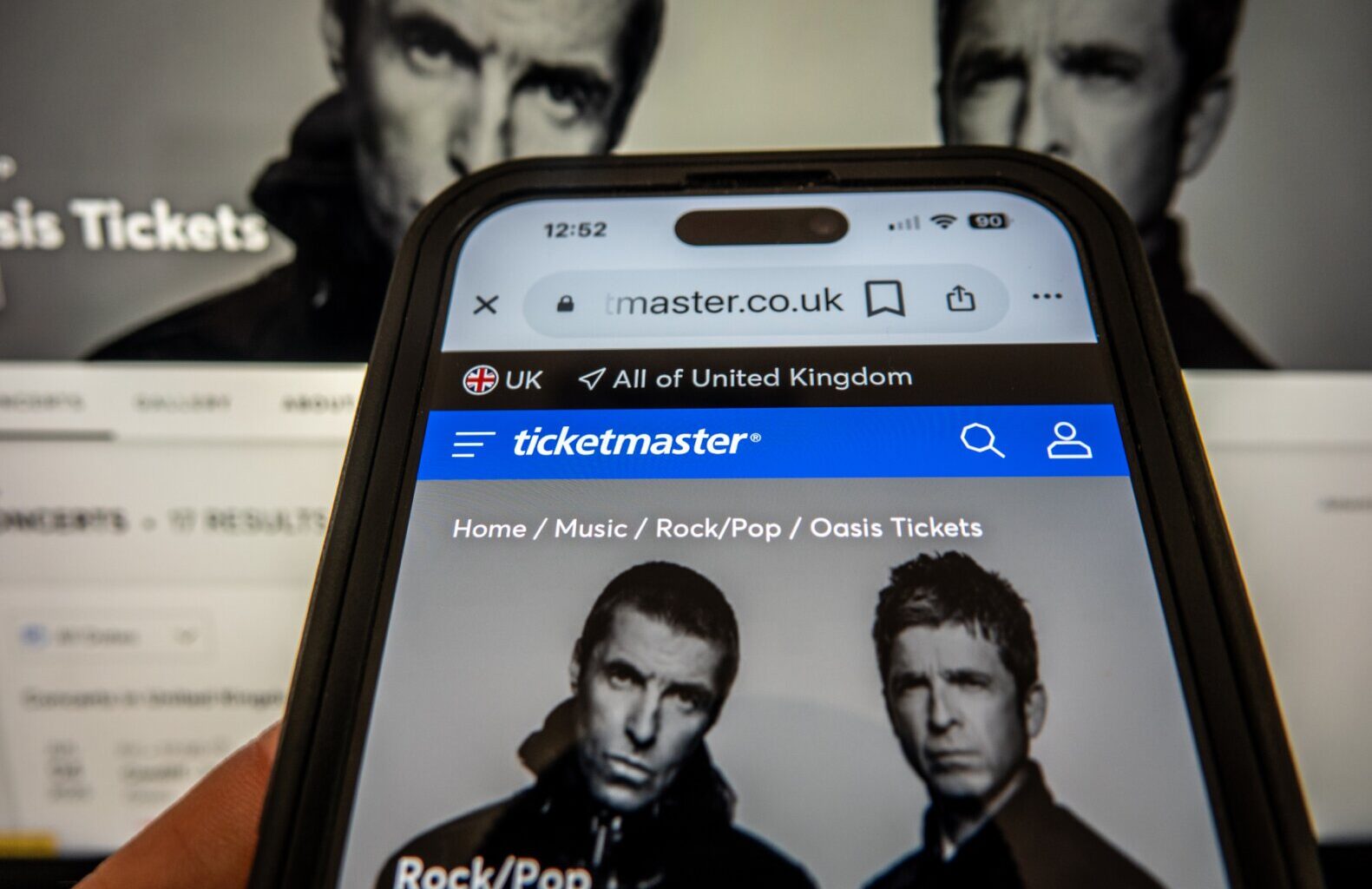 Oasis Fans Outraged As Ticketmaster Begins Canceling Bots Tickets - Talentsofworld Articles